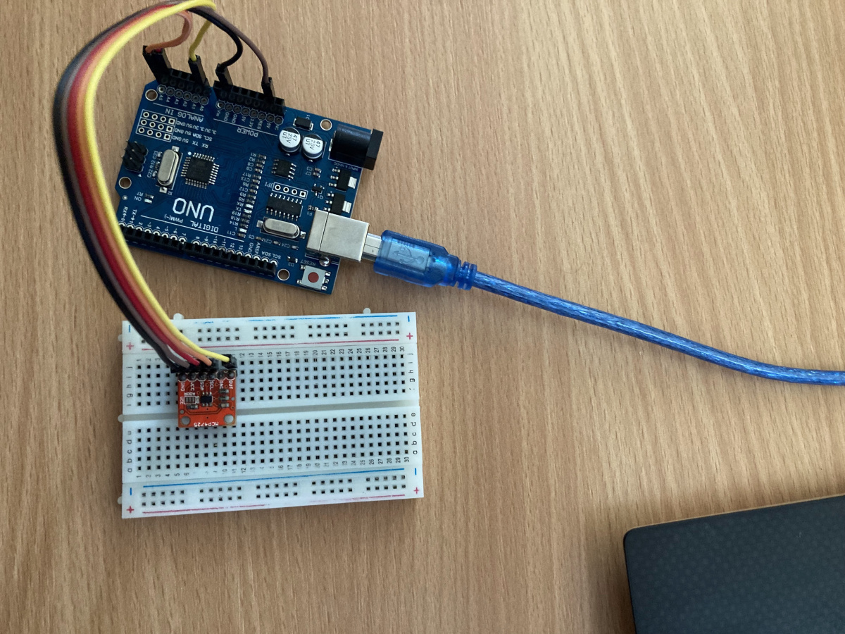 Zbernica i2c: MCP4725 – SensorWiki